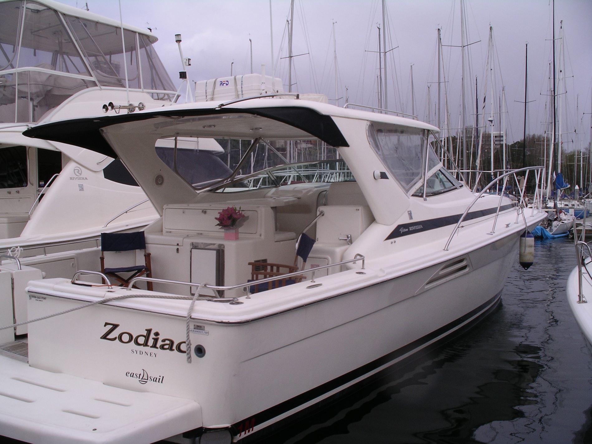 ZODIAC Boat Sydney | 40 foot Cruiser | Boat Hire Sydney